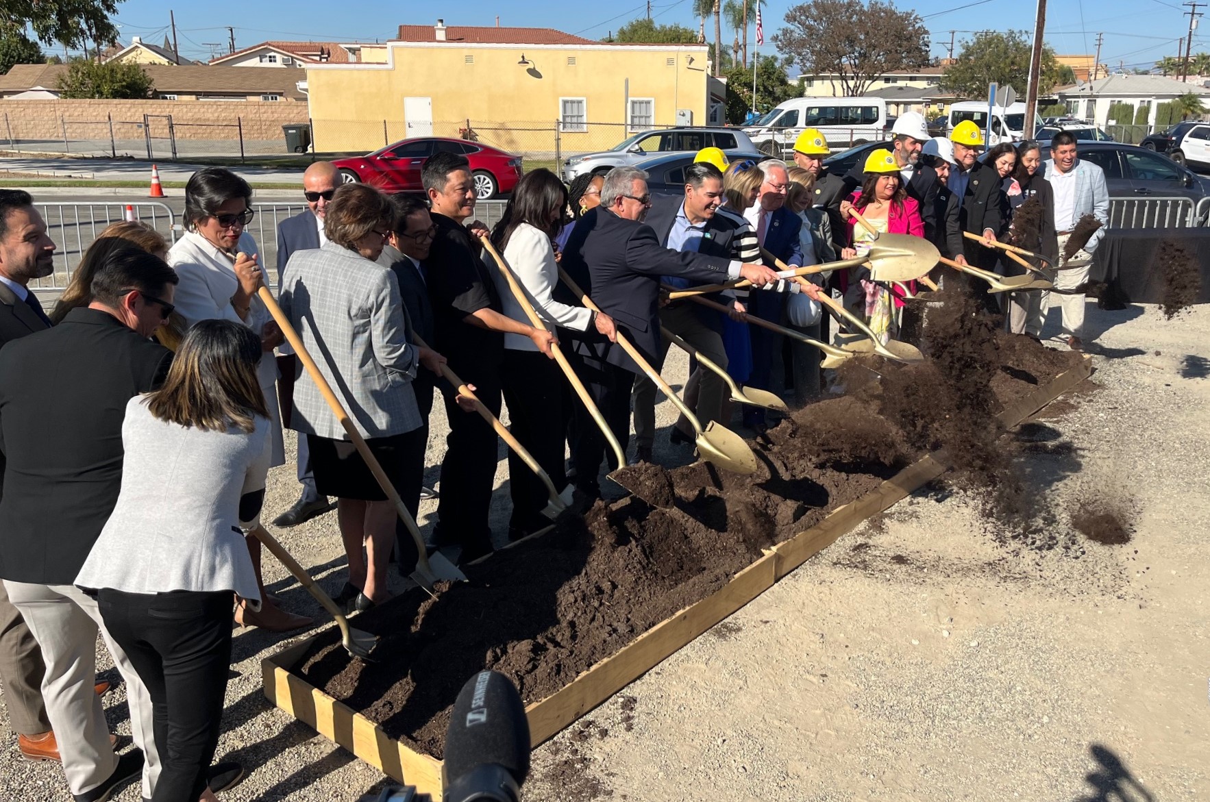 Metro Breaks Ground on Early Phase of Southeast Gateway Light Rail ...