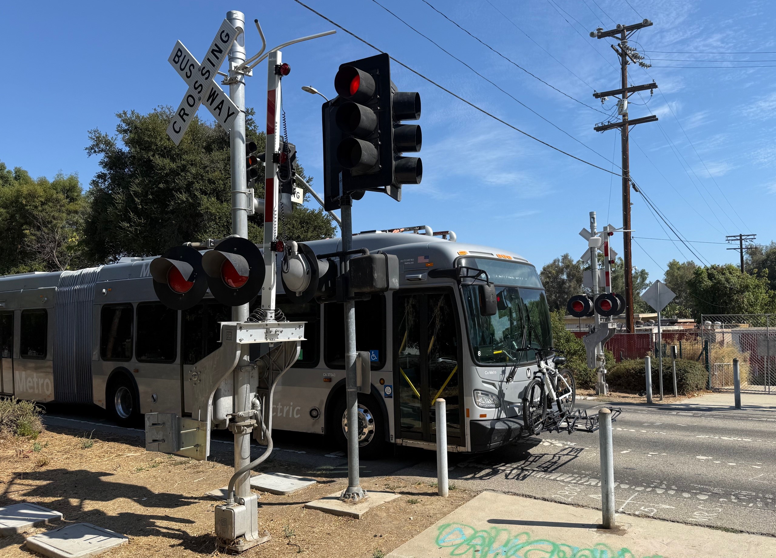 Eyes on the Street: New Rail-Type Gates on Metro G Line Busway ...